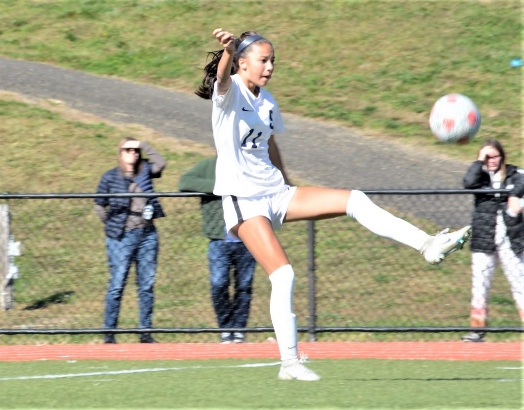 Girls' soccer team advances to FCIAC semifinals | Westport Journal