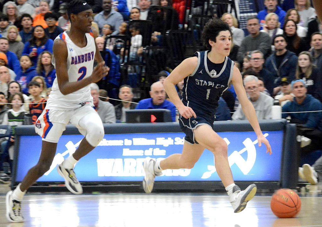 FCIAC crown eludes Staples boys basketball team | Westport Journal