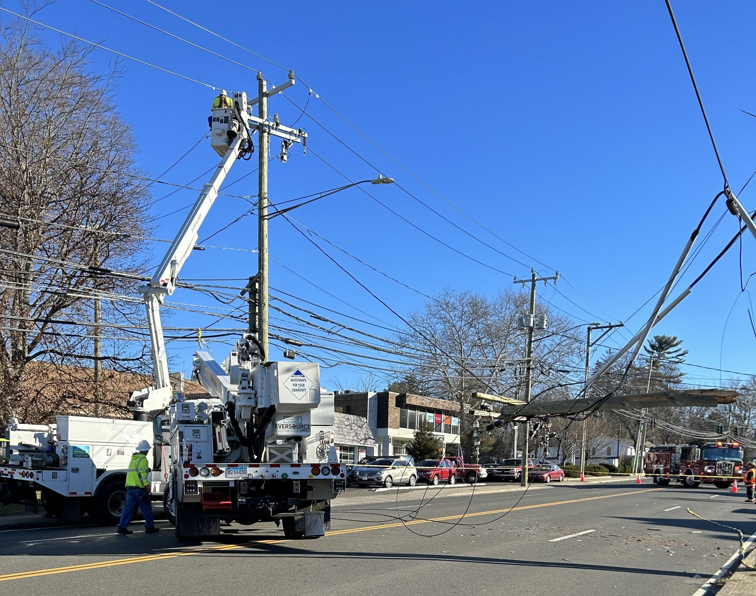 Truck hits pole on Post Road, hundreds lose power | Westport Journal